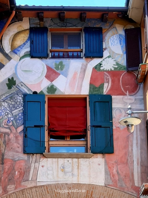Dozza il borgo dei murales vicino Bologna - Viaggia con Flavio